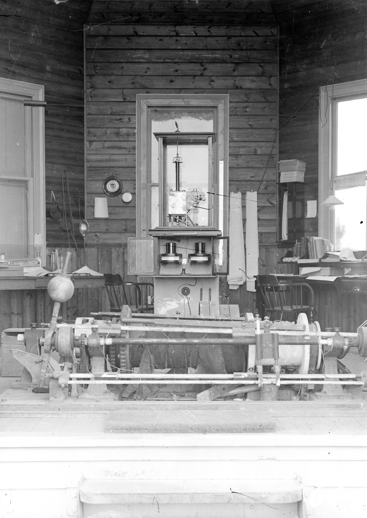 Meteorological laboratory. · NAA A3560, 6613 · Mildenhall’s Canberra